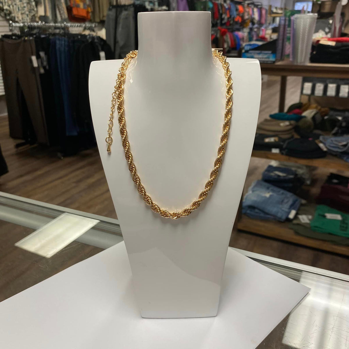 Small Gold Twisted Chain – Lillie Kate Boutique